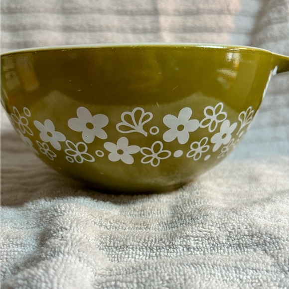 Pyrex | Kitchen | Midcentury Pyrex Spring Blossom Crazy Daisy | Poshmark